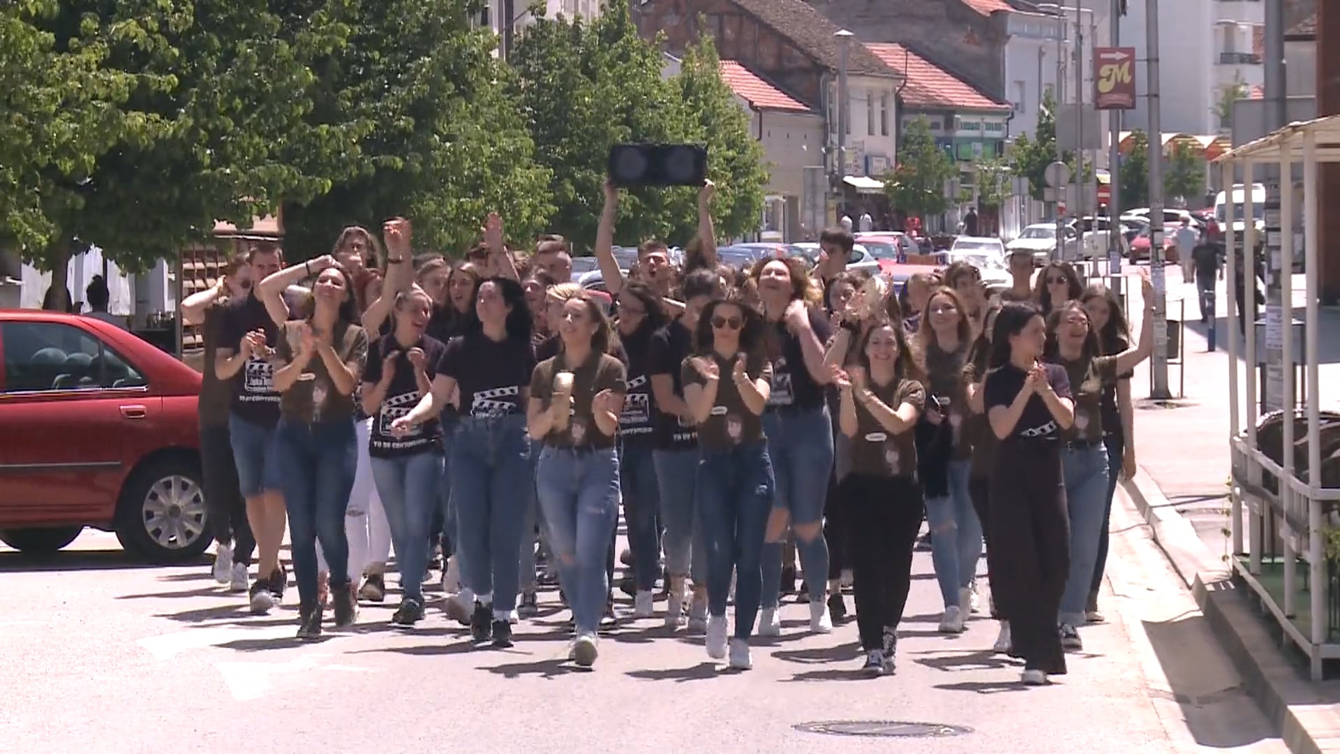 Defile maturanata gimnazije "Branislav Petronijević" - RTV City UB