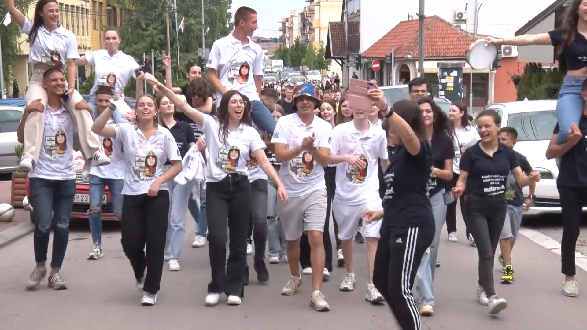 Defile maturanata Gimnazije "Branislav Petronijević" - RTV City UB