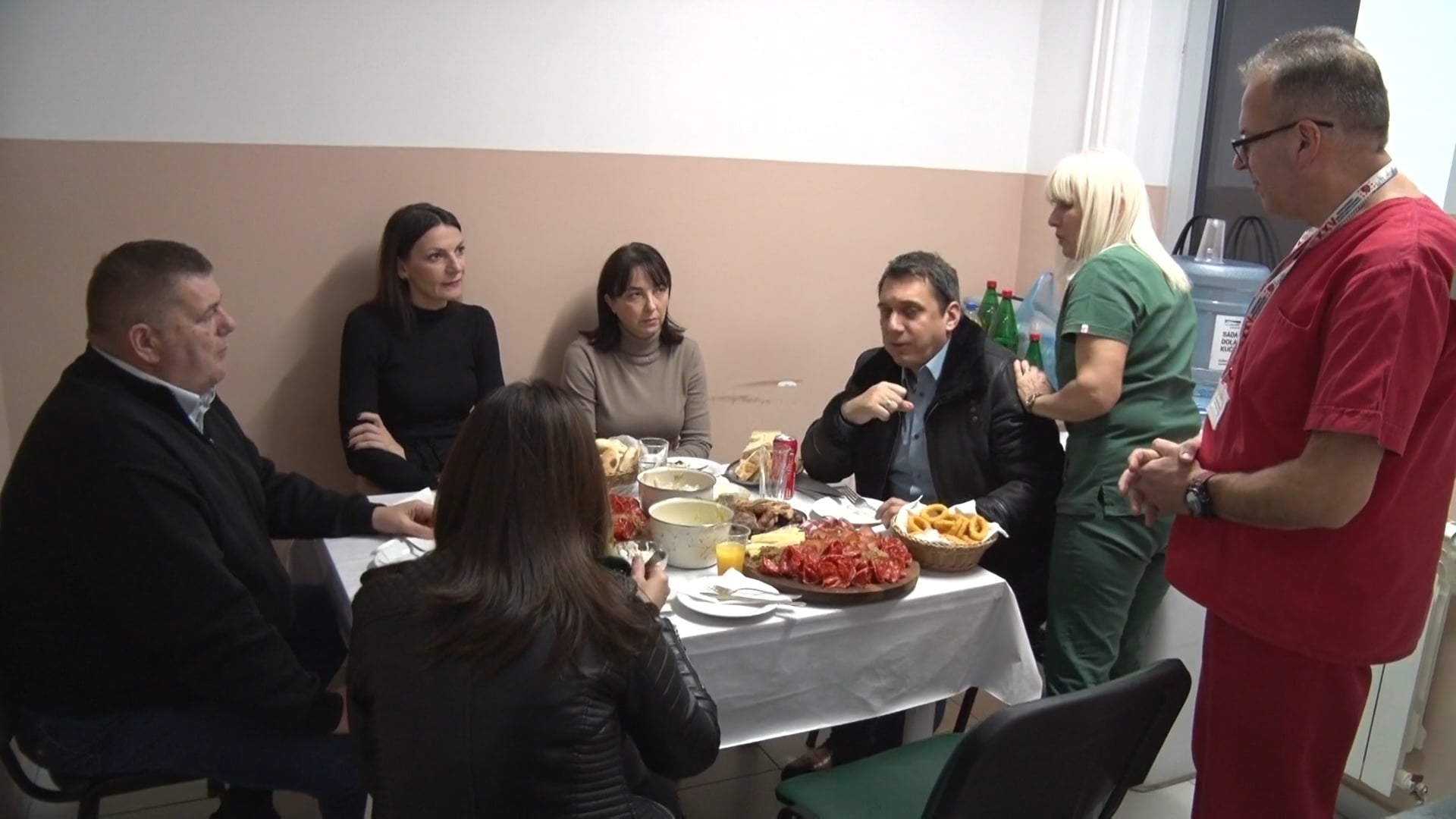 Predsednik opštine Ub dočekao Novu 2025. godinu u Domu zdravlja - RTV ...